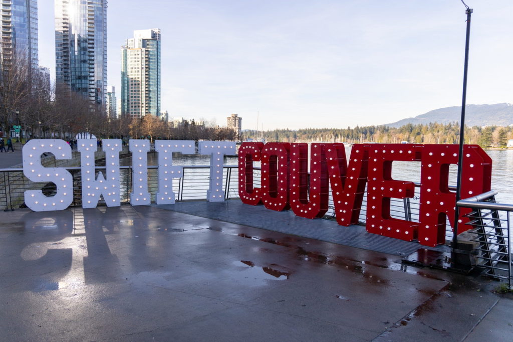 ペアチケット当たる！バンクーバー13ヵ所に登場したテイラー・スウィフトのサイン - LifeVancouver カナダ・バンクーバー現地情報