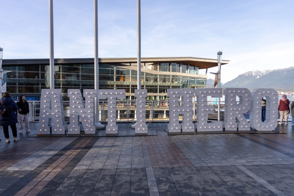 ペアチケット当たる！バンクーバー13ヵ所に登場したテイラー・スウィフトのサイン - LifeVancouver カナダ・バンクーバー現地情報